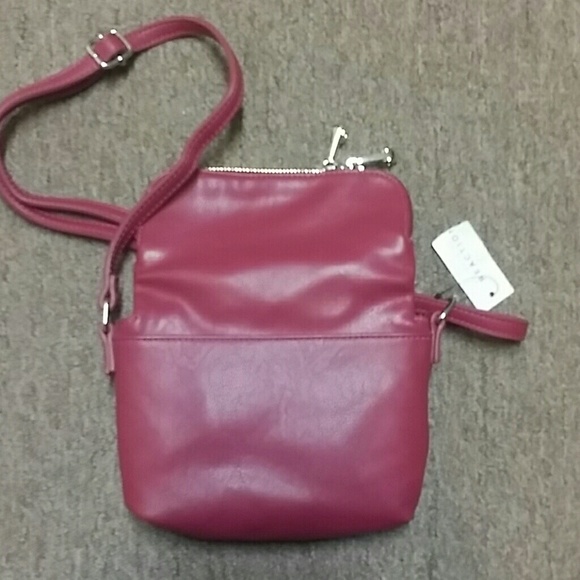 Kenneth Cole Reaction | Bags | New Kenneth Cole Red Cross Body Bag ...